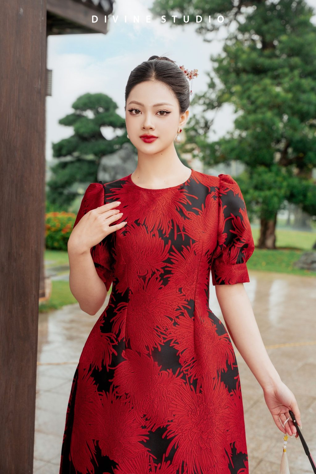 EXCLUSIVE ONLINE SALE - Divine Studio