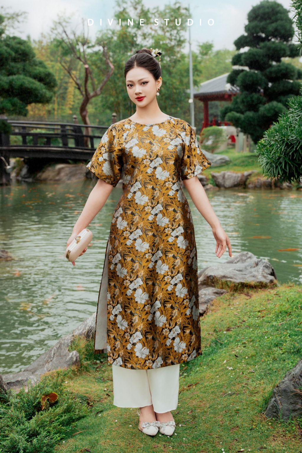 EXCLUSIVE ONLINE SALE - Divine Studio