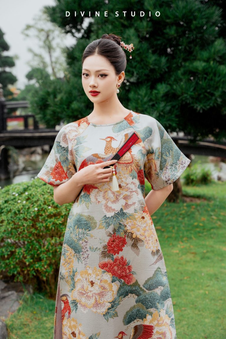 EXCLUSIVE ONLINE SALE - Divine Studio